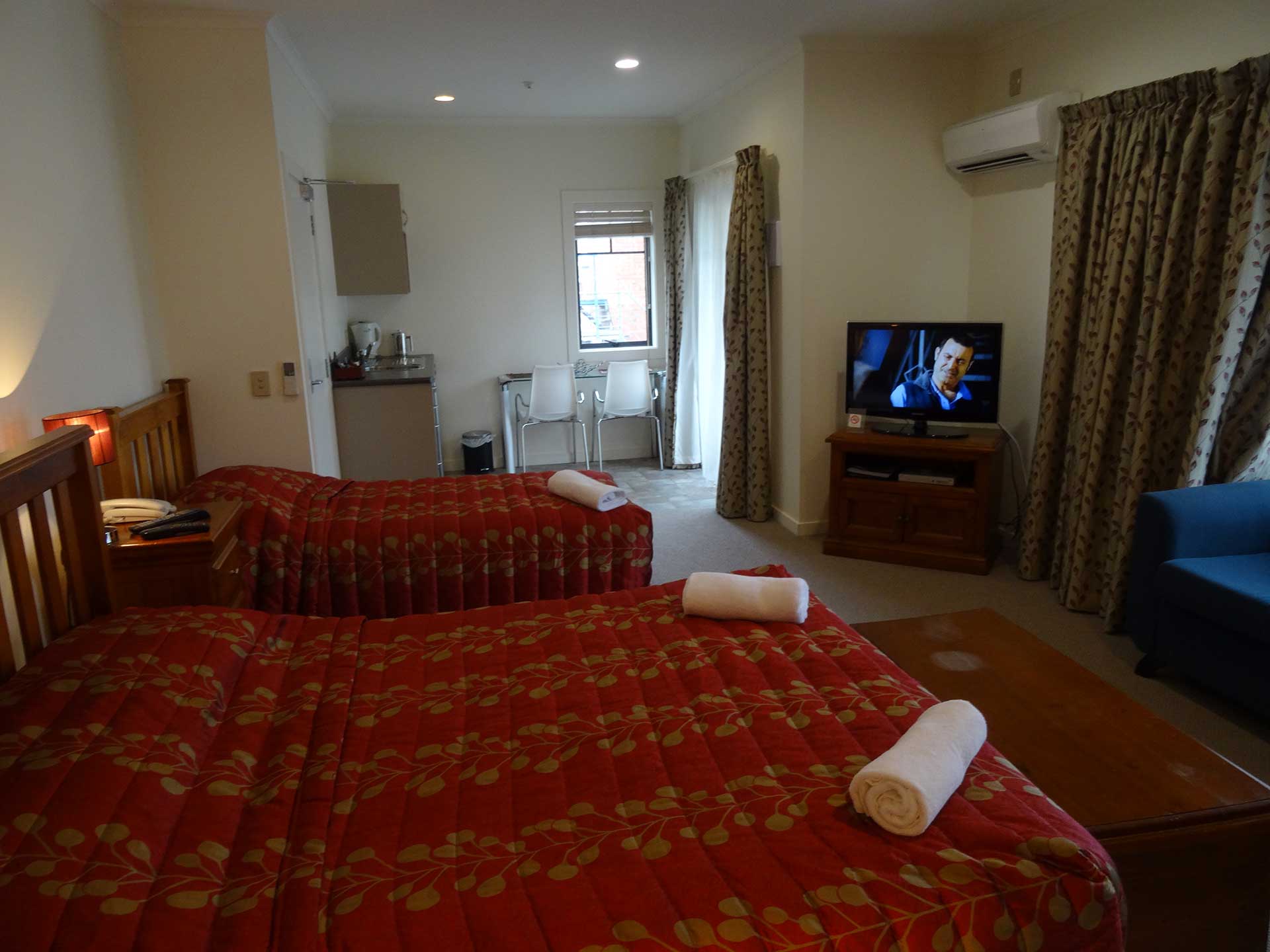 Sahara Deluxe Studio - Modern Serviced Apartments, Self-Contained Units