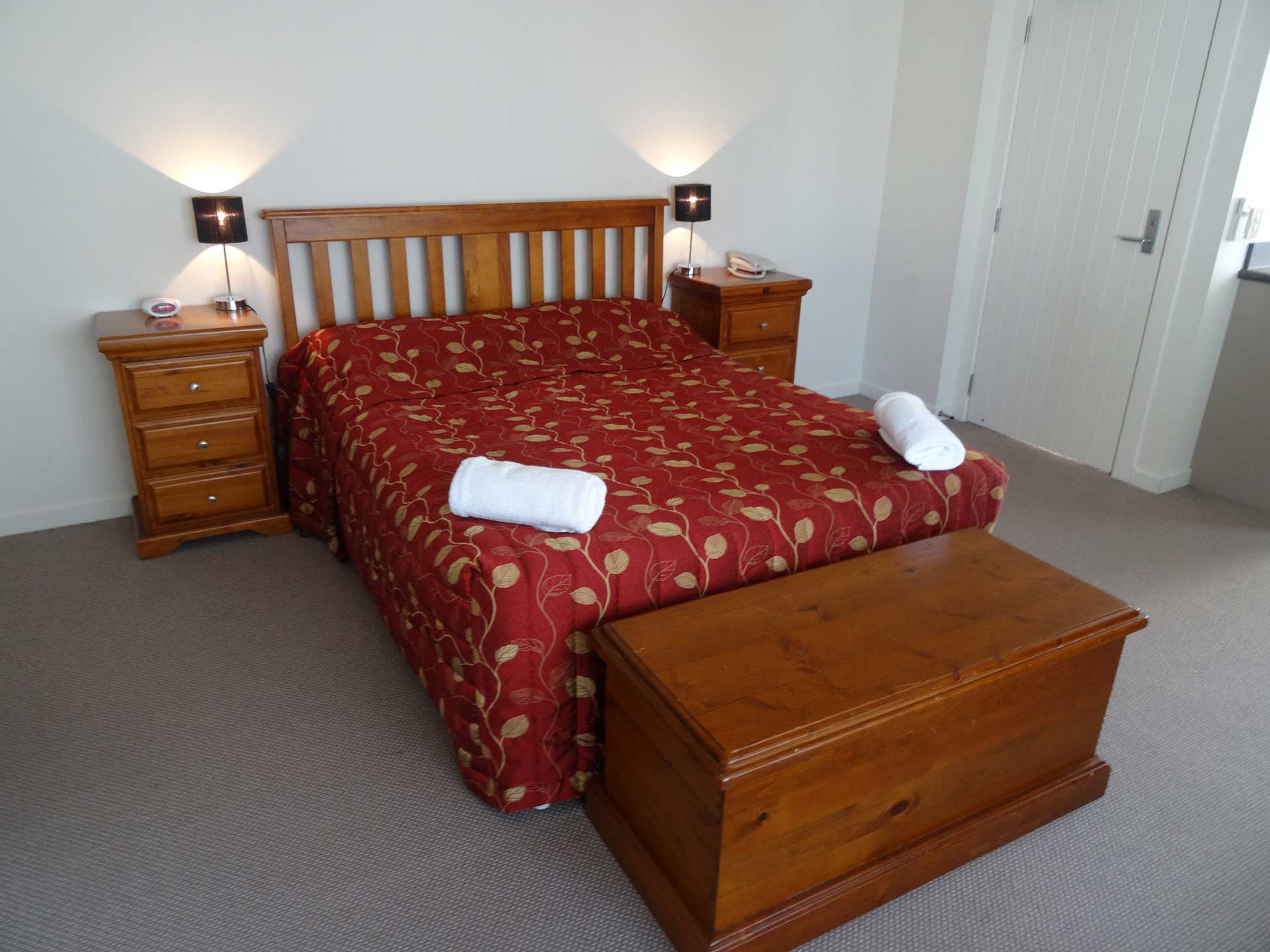 Sahara Deluxe Studio - Modern Serviced Apartments, Self-Contained Units